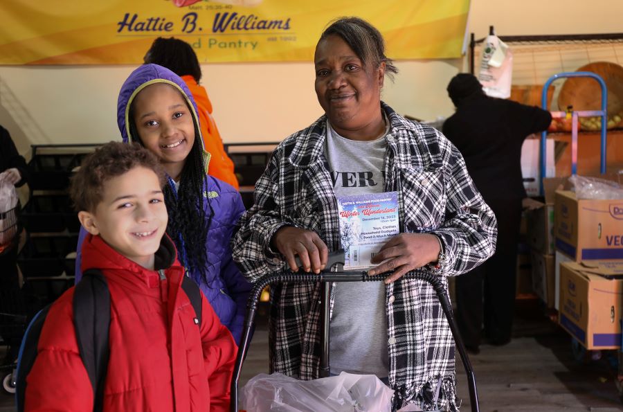 South suburban food pantry spreads the love this holiday season ...